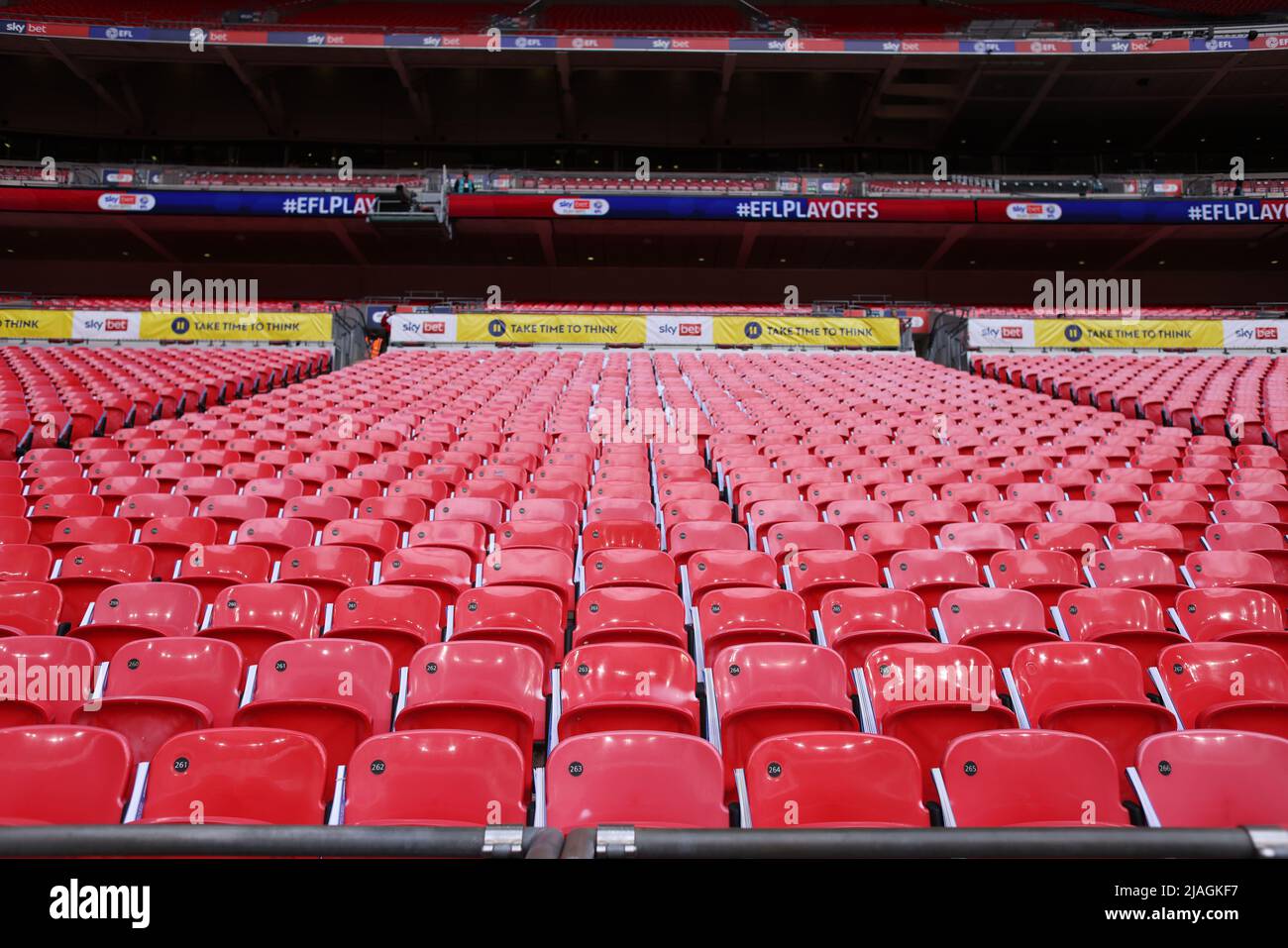 Empty seats at wembley stadium hi-res stock photography and images - Alamy