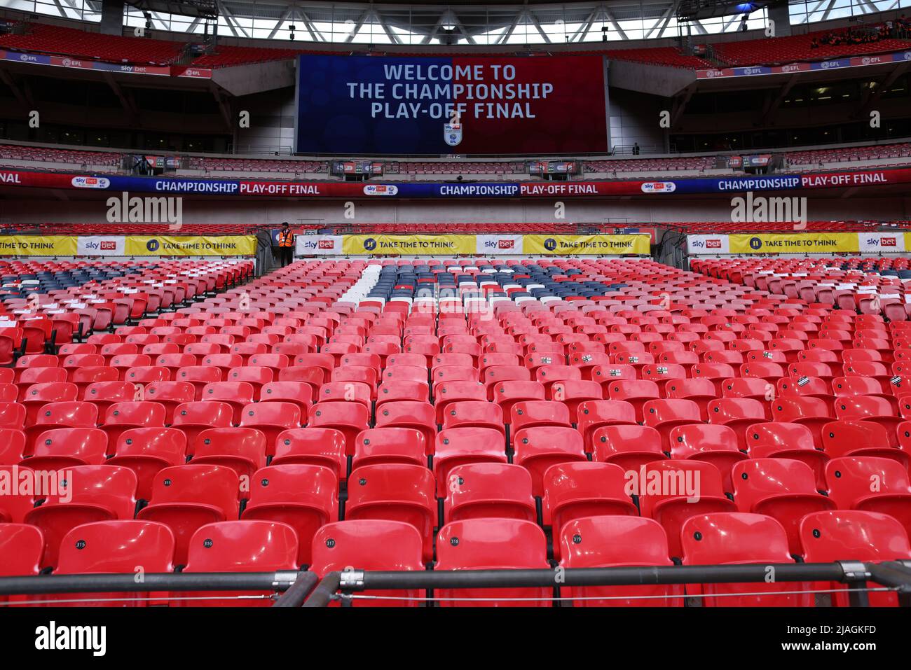 Empty seats at wembley stadium hi-res stock photography and images - Alamy