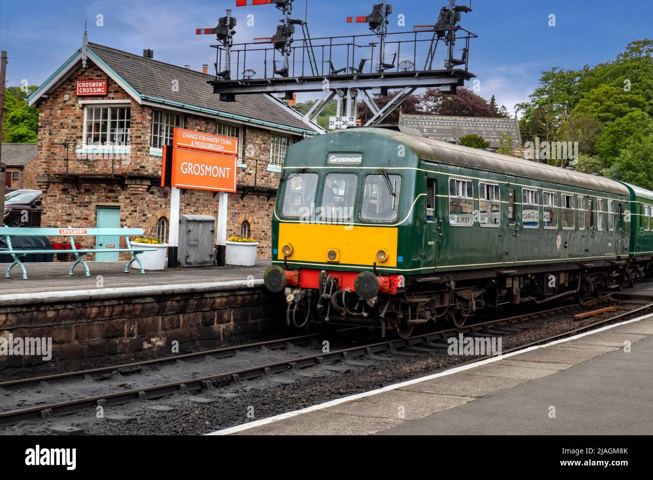 Diesel trains hi-res stock photography and images - Alamy
