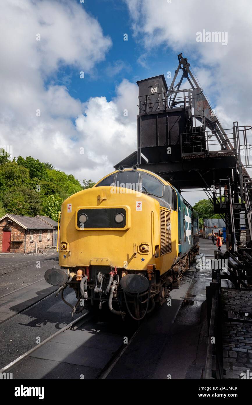 Diesel trains hi-res stock photography and images - Alamy