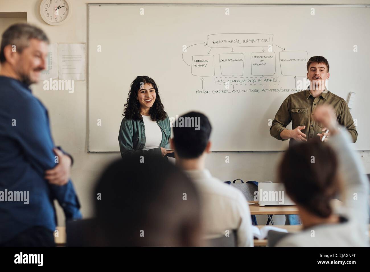 Teacher interacting with class hi-res stock photography and images - Alamy Teacher interacting with class hi-res stock photography and images - Alamy