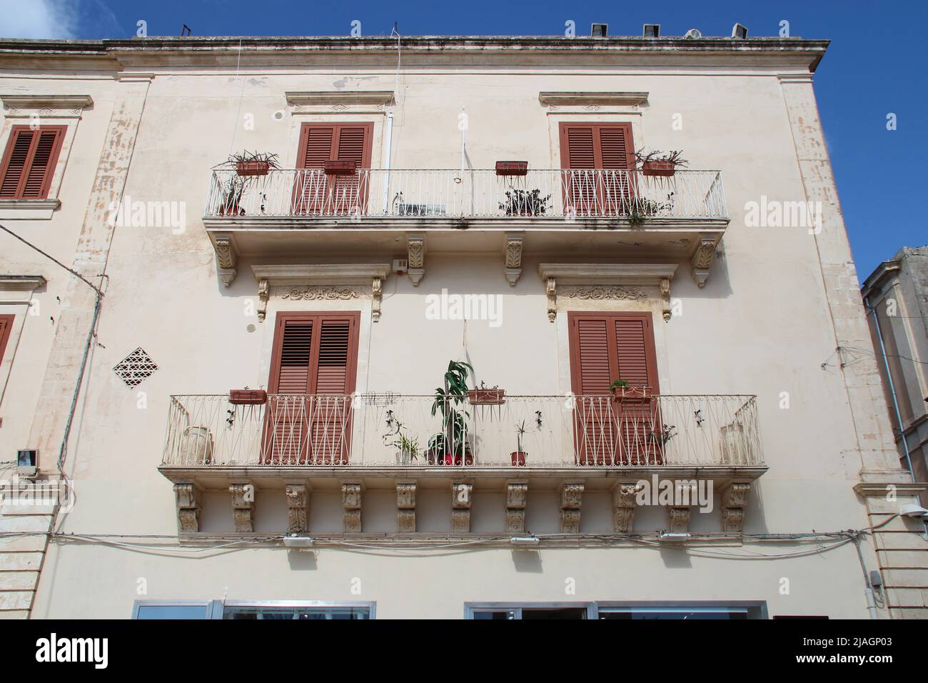 flat building (?) in noto in sicily (italy Stock Photo - Alamy