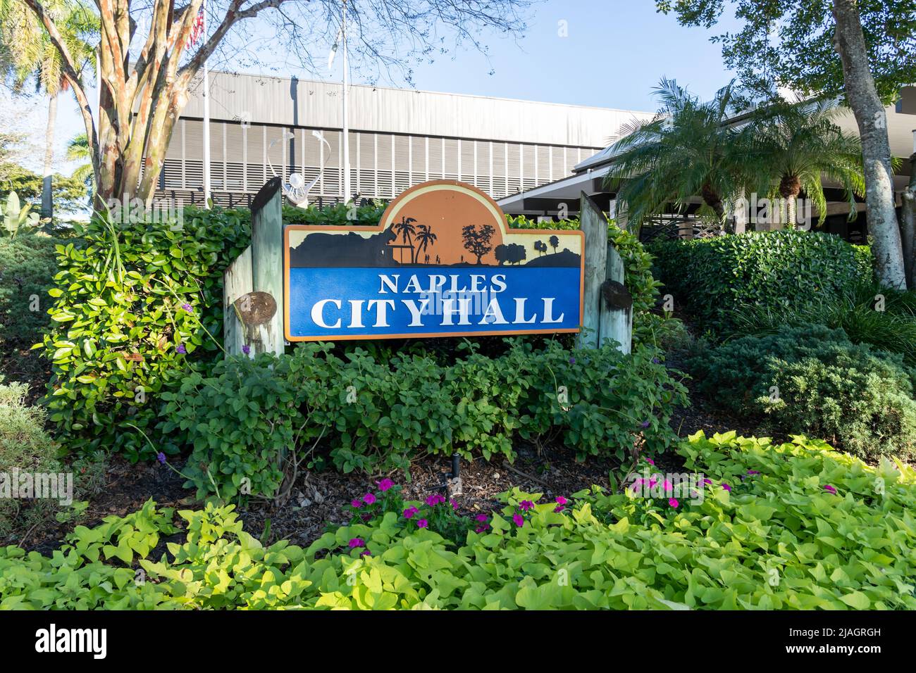 Naples city hall hi-res stock photography and images - Alamy
