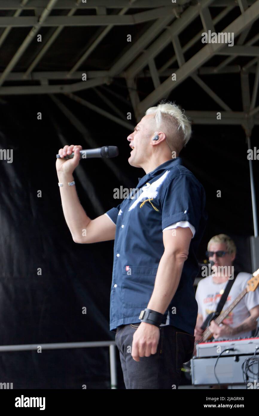 Close-up of Joseph Washbourn performing with Toploader, at the Deal ...