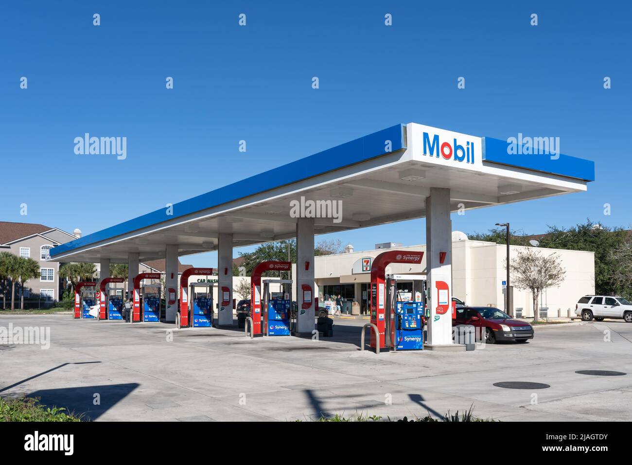 Mobil gas station hi-res stock photography and images - Alamy