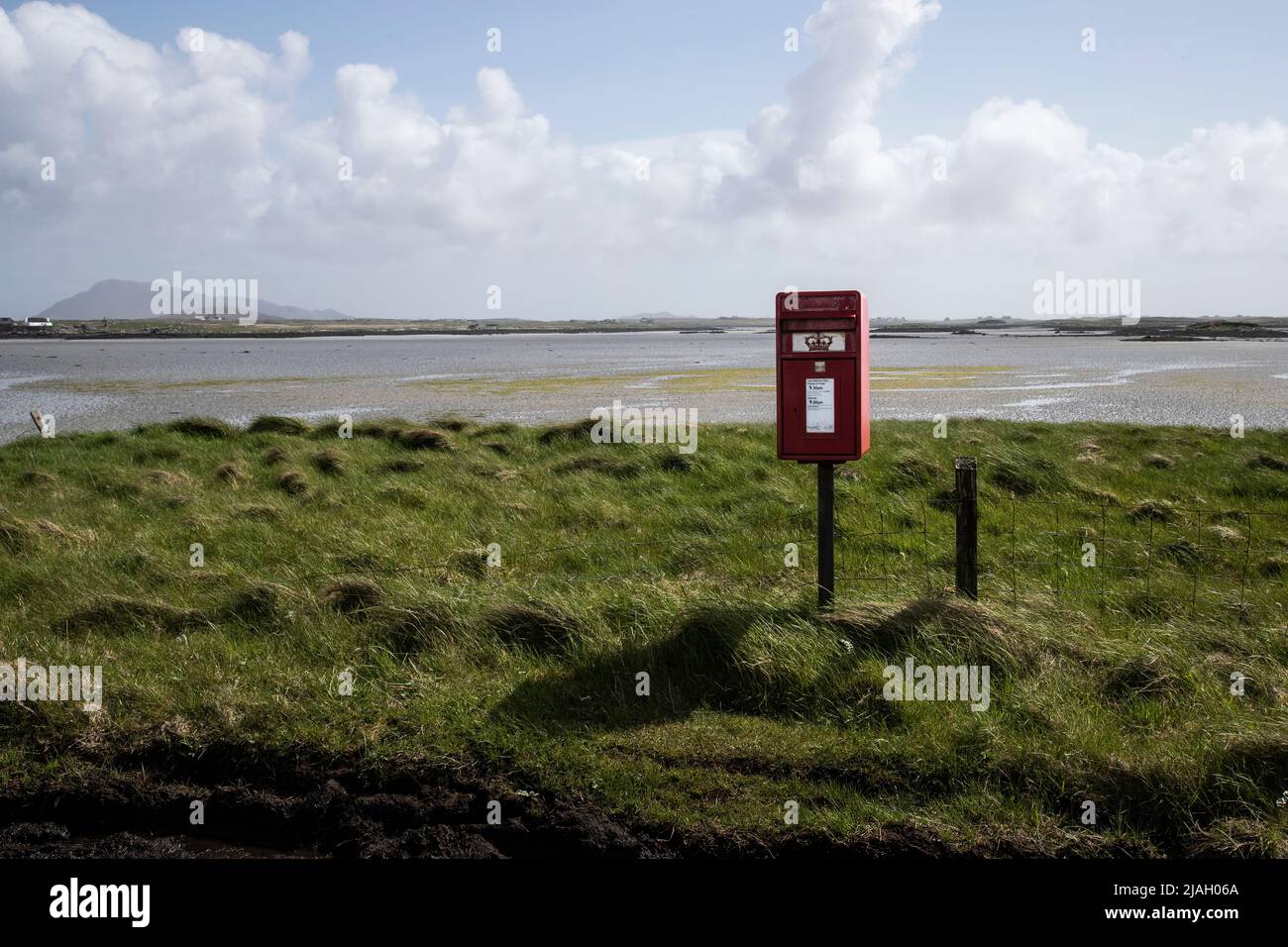 Column mounted postbox hi-res stock photography and images - Alamy