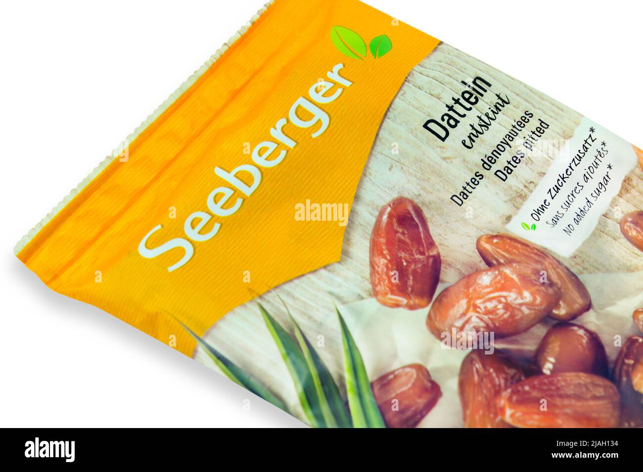 Seeberger Datteln und Verpackung auf weissem Hintergrund Stock Photo ...