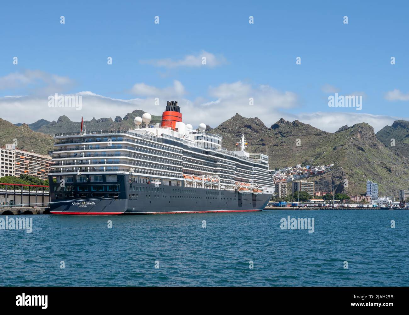 The luxurious cruise ship, Cunard's RMs Queen Elizabeth, berthed in ...