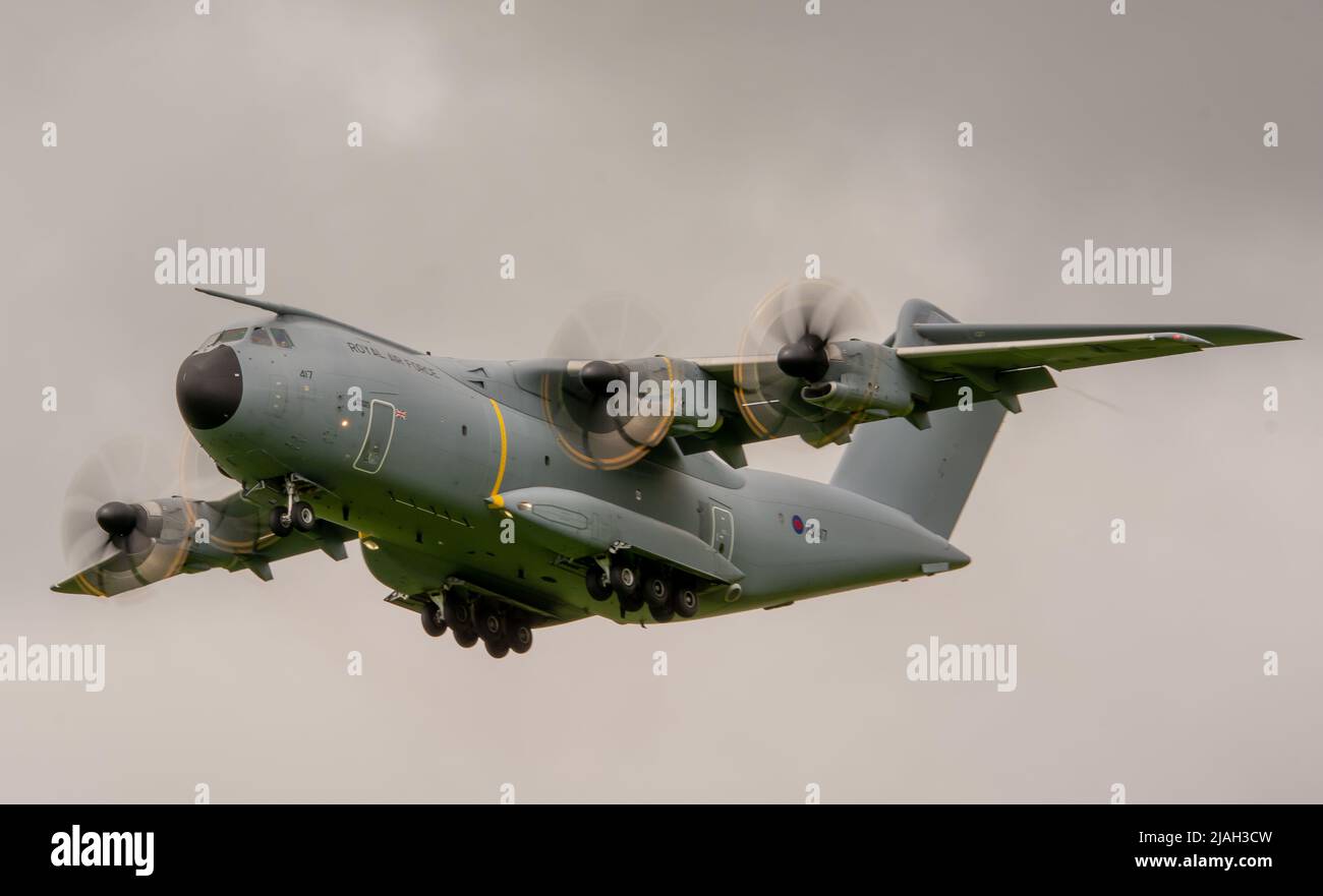 The mighty A400M Atlas doing low practice approaches at Welshpool ...