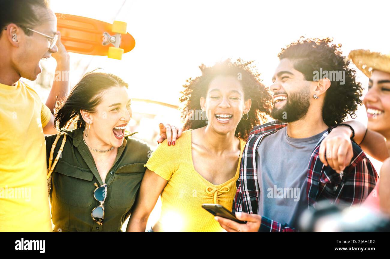 Diverse beach crowd hi-res stock photography and images - Alamy