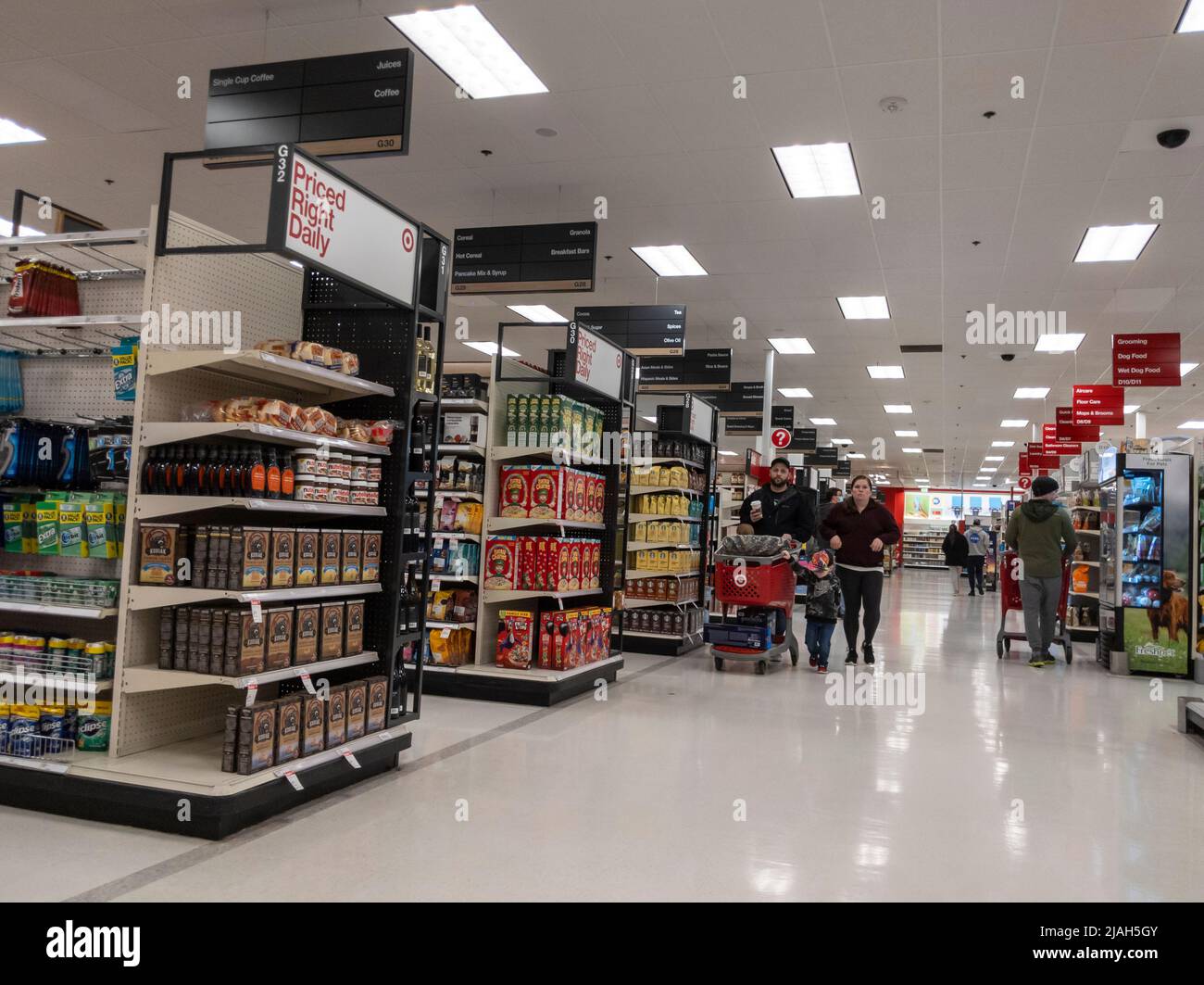Grocery store shopping aisles hi-res stock photography and images - Alamy