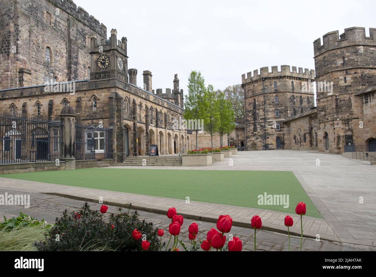 Englsih castle hi-res stock photography and images - Alamy