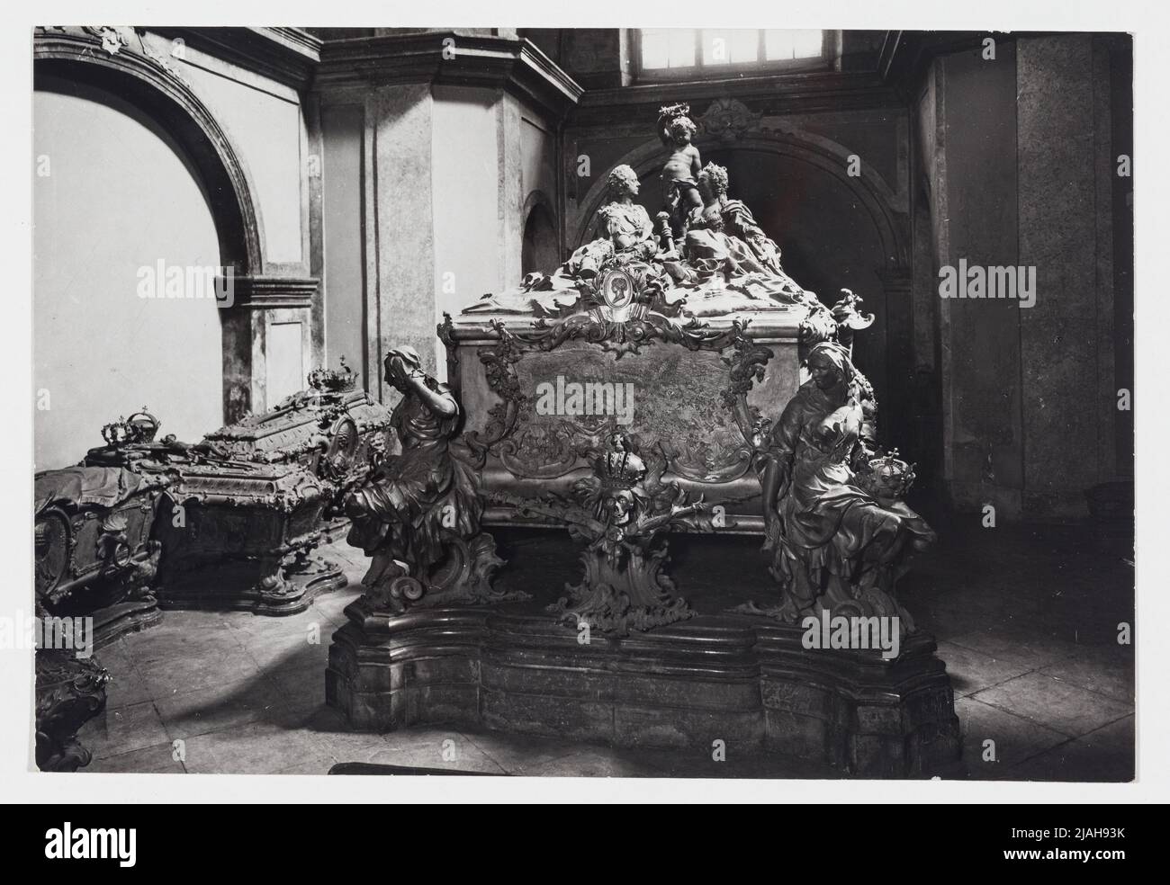 1st, new market - Capuchin crypt - interior view - Double market by ...