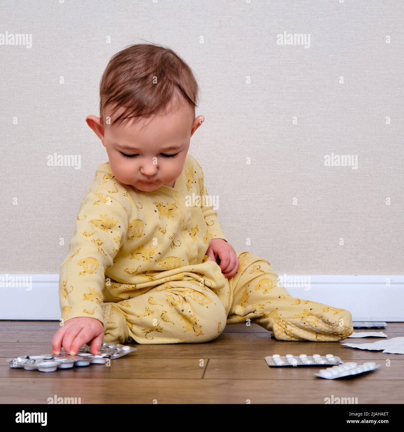 Toddler pill hi-res stock photography and images - Alamy