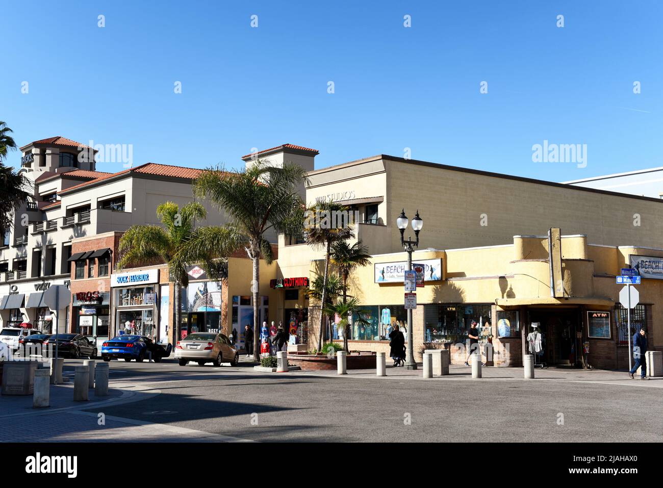 HUNTINGTON BEACH, CALIFORNIA - 22 JAN 2020: Shops and Restaurants on ...