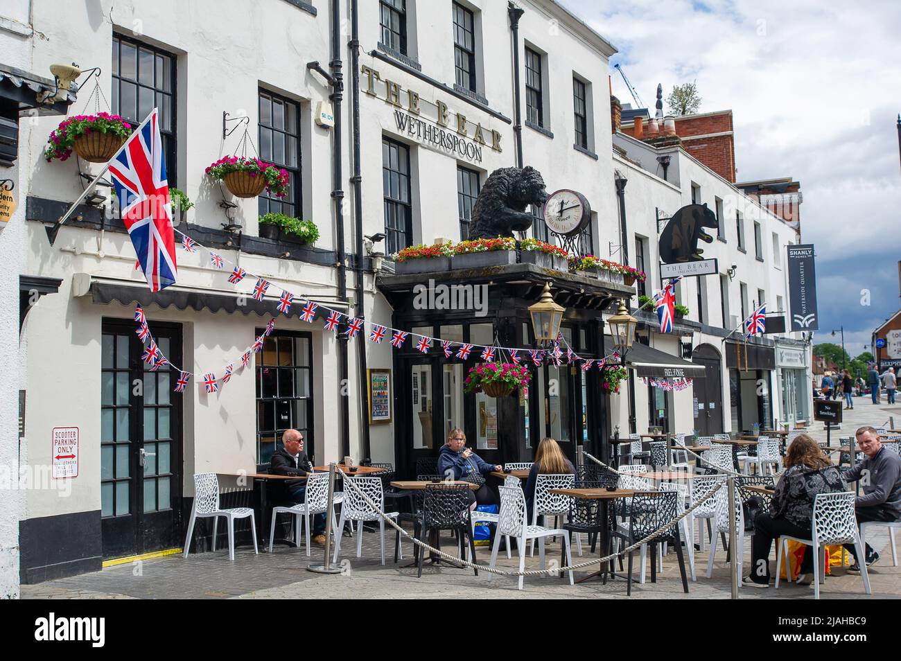 Maidenhead, Berkshire, UK. 30th May, 2022. Bunting outside the ...