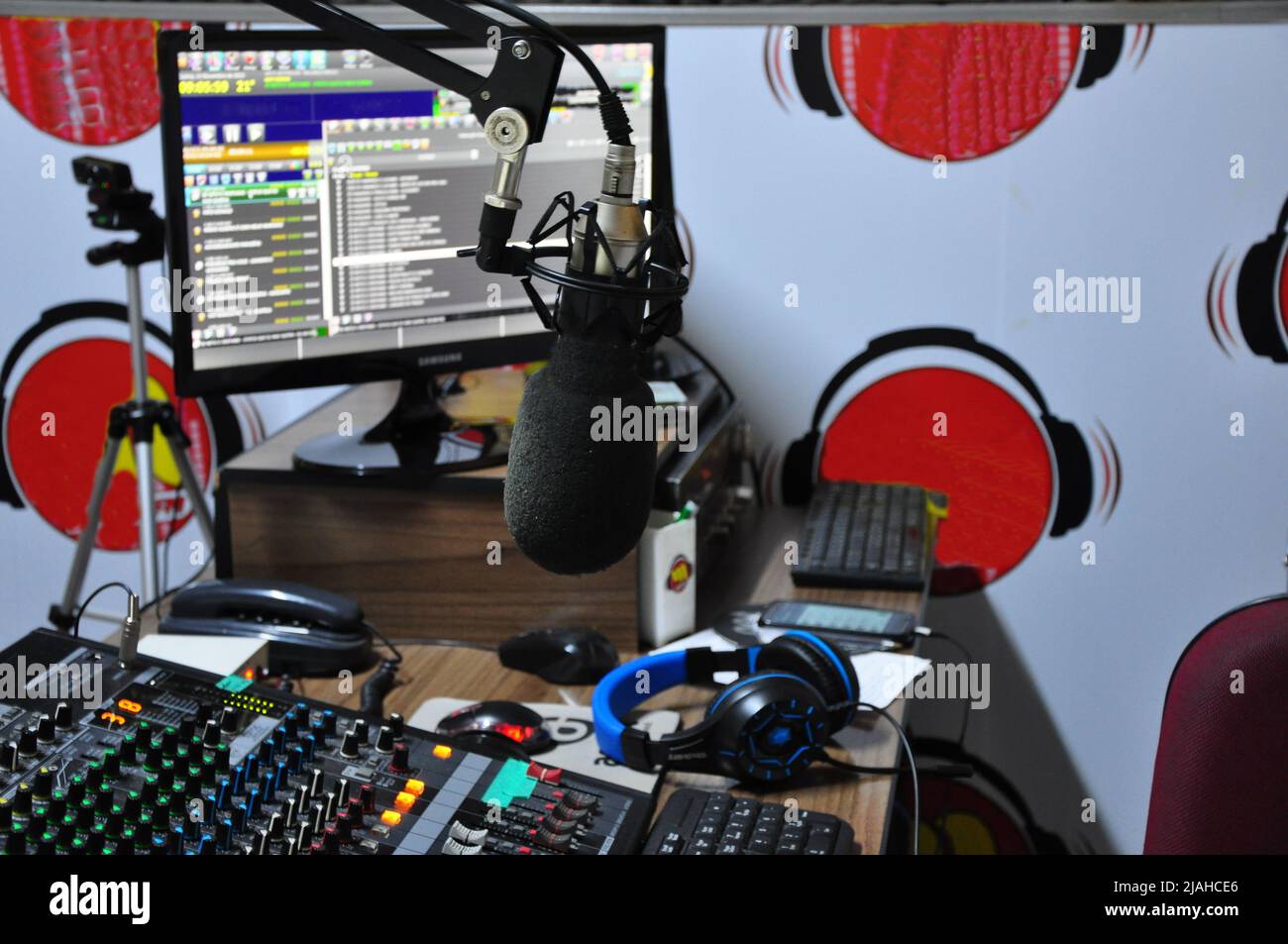 Sound waves computer hi-res stock photography and images - Alamy