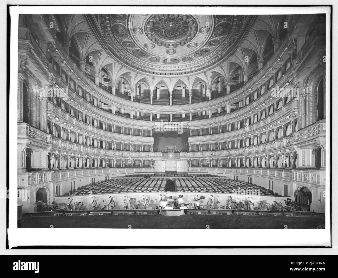 State opera (1st, opera ring 2), auditorium Stock Photo - Alamy