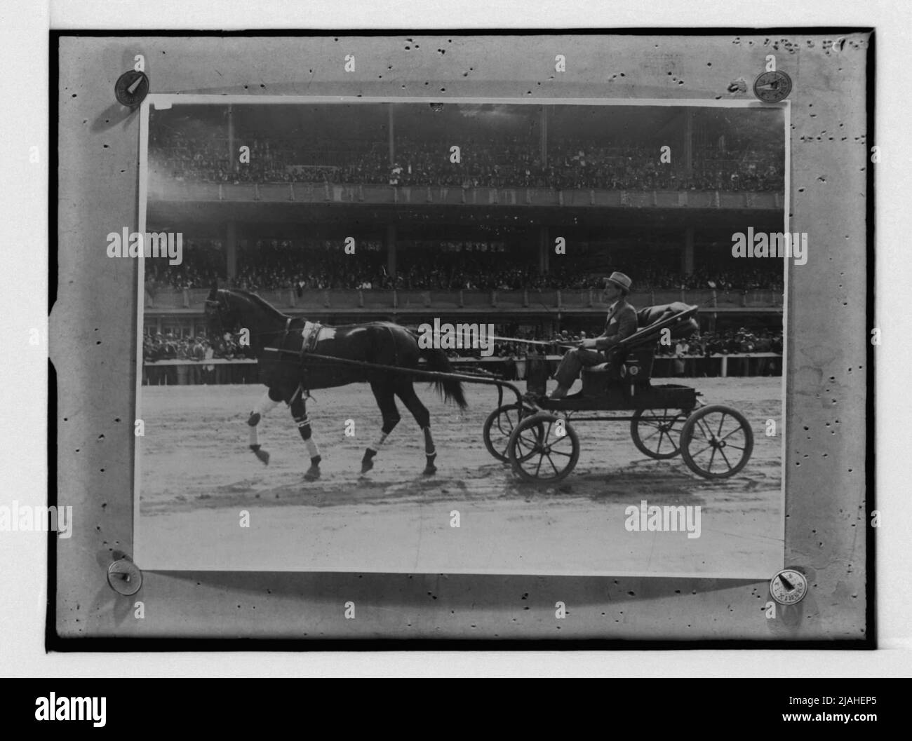 Early 1900s horse racing hi-res stock photography and images - Alamy