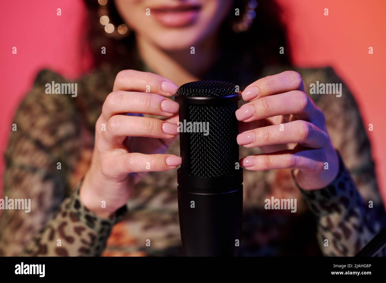 Asmr tapping hi-res stock photography and images - Alamy