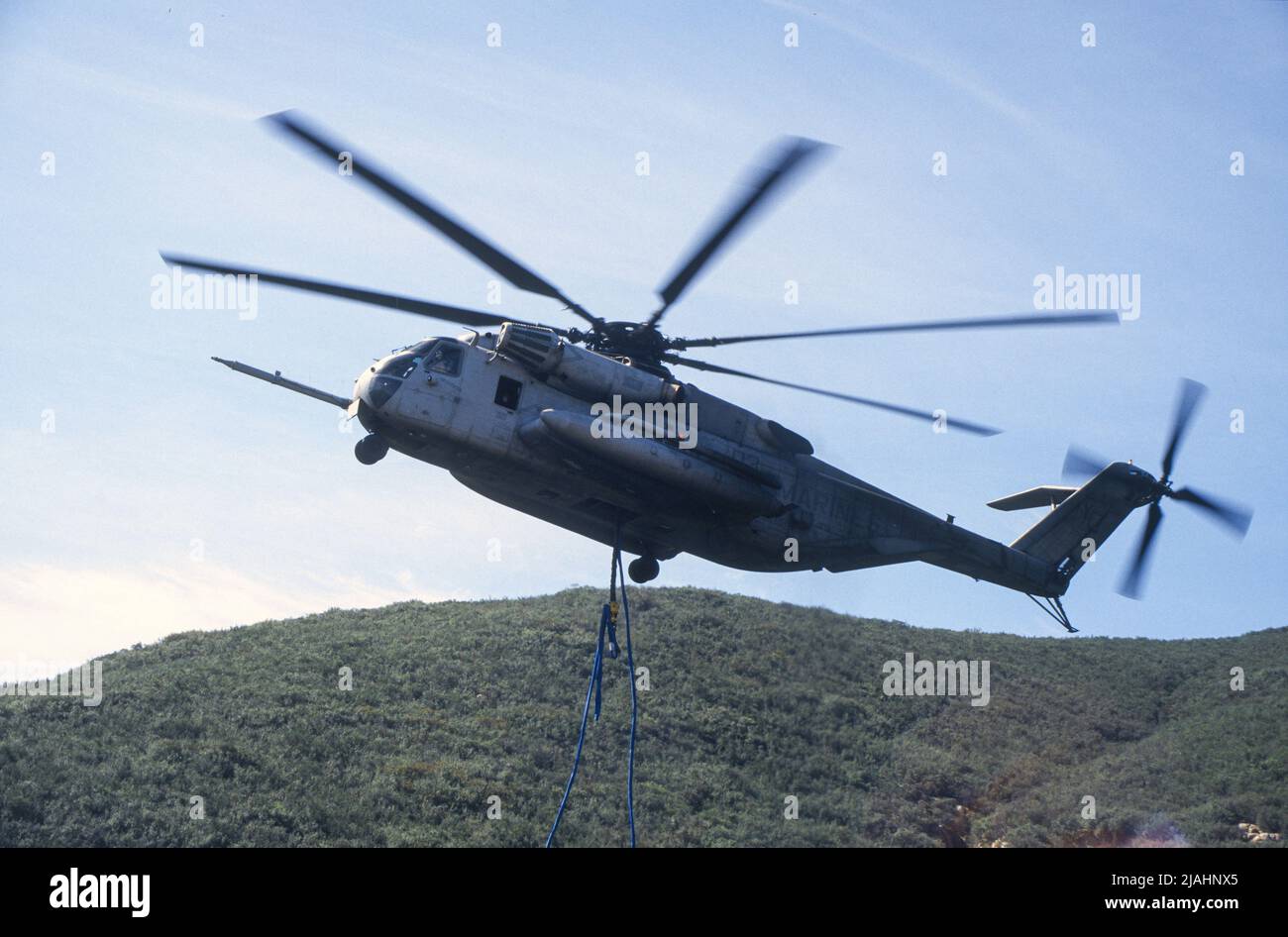 USMC CH53E Super Stallion performing hoist work Stock Photo - Alamy