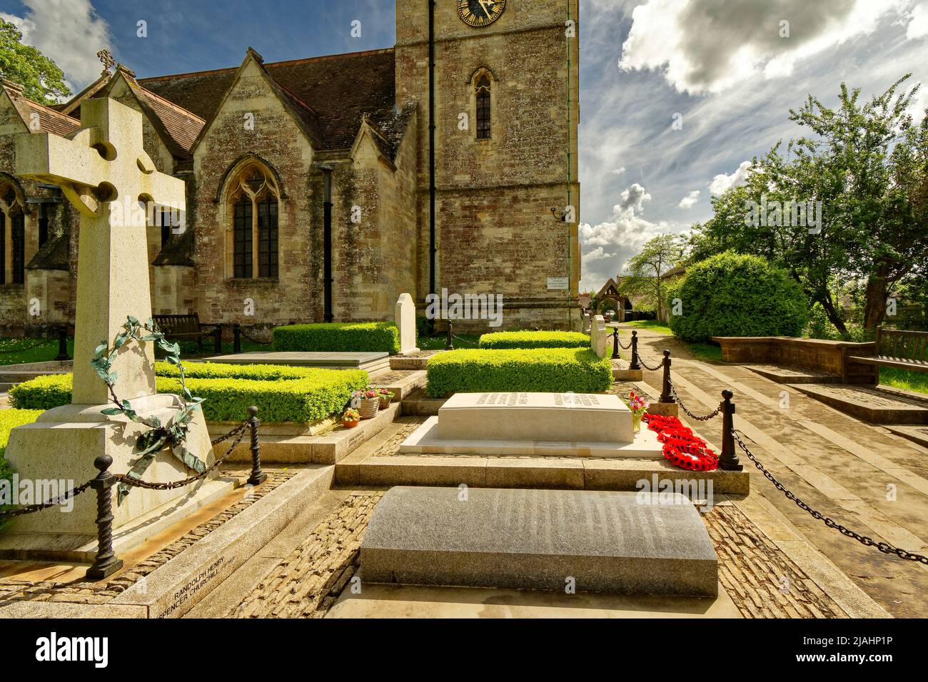 BLADON OXFORDSHIRE CHURCH OF ST MARTIN THE SPENCER - CHURCHILL GRAVES ...