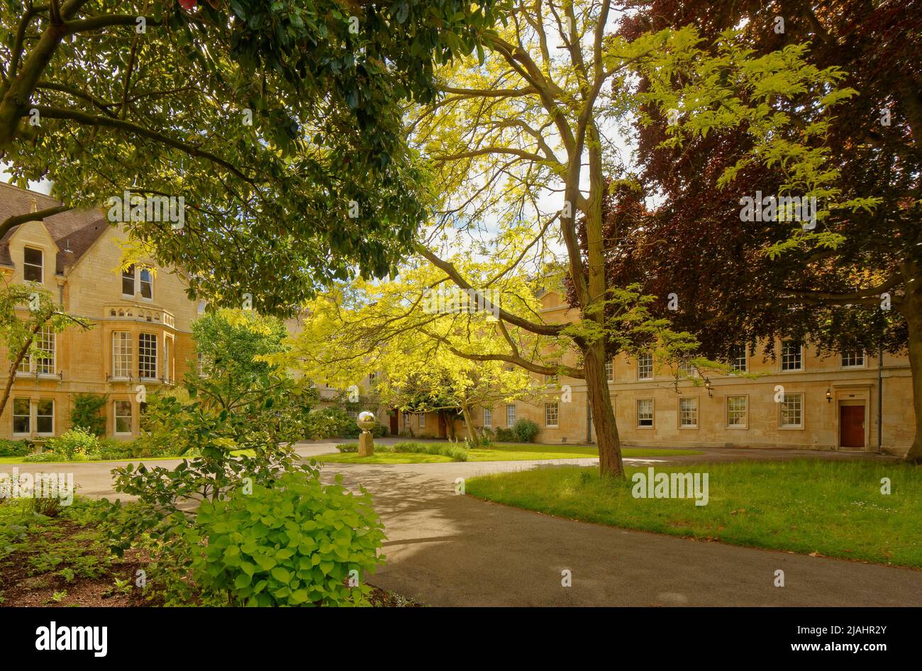 OXFORD CITY ENGLAND BALLIOL COLLEGE GARDEN QUAD AND SUNDIAL WITH FLOWER ...