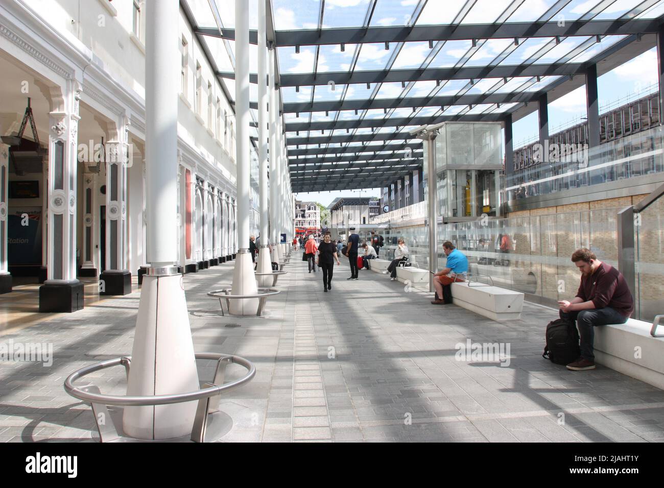 Elizabeth line train hi-res stock photography and images - Alamy