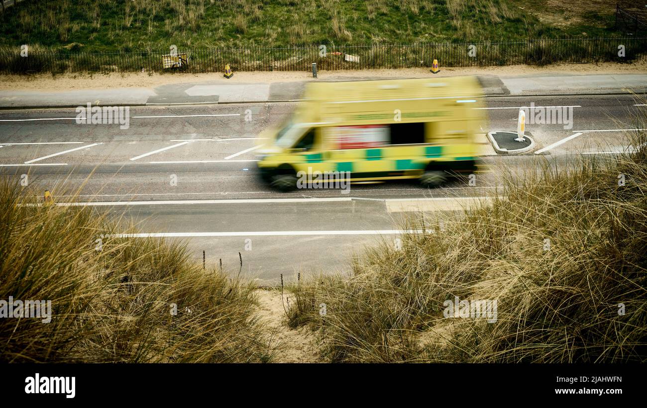 Ambulance speed hi-res stock photography and images - Alamy