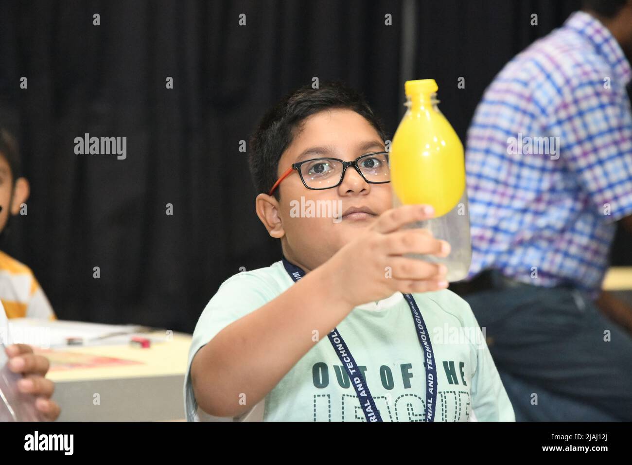Kolkata, India. 30th May, 2022. A school student trying to inflate a ...