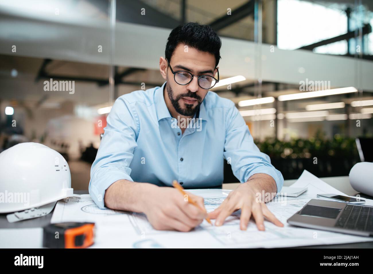 Serious concentrated young middle eastern man professional engineer ...
