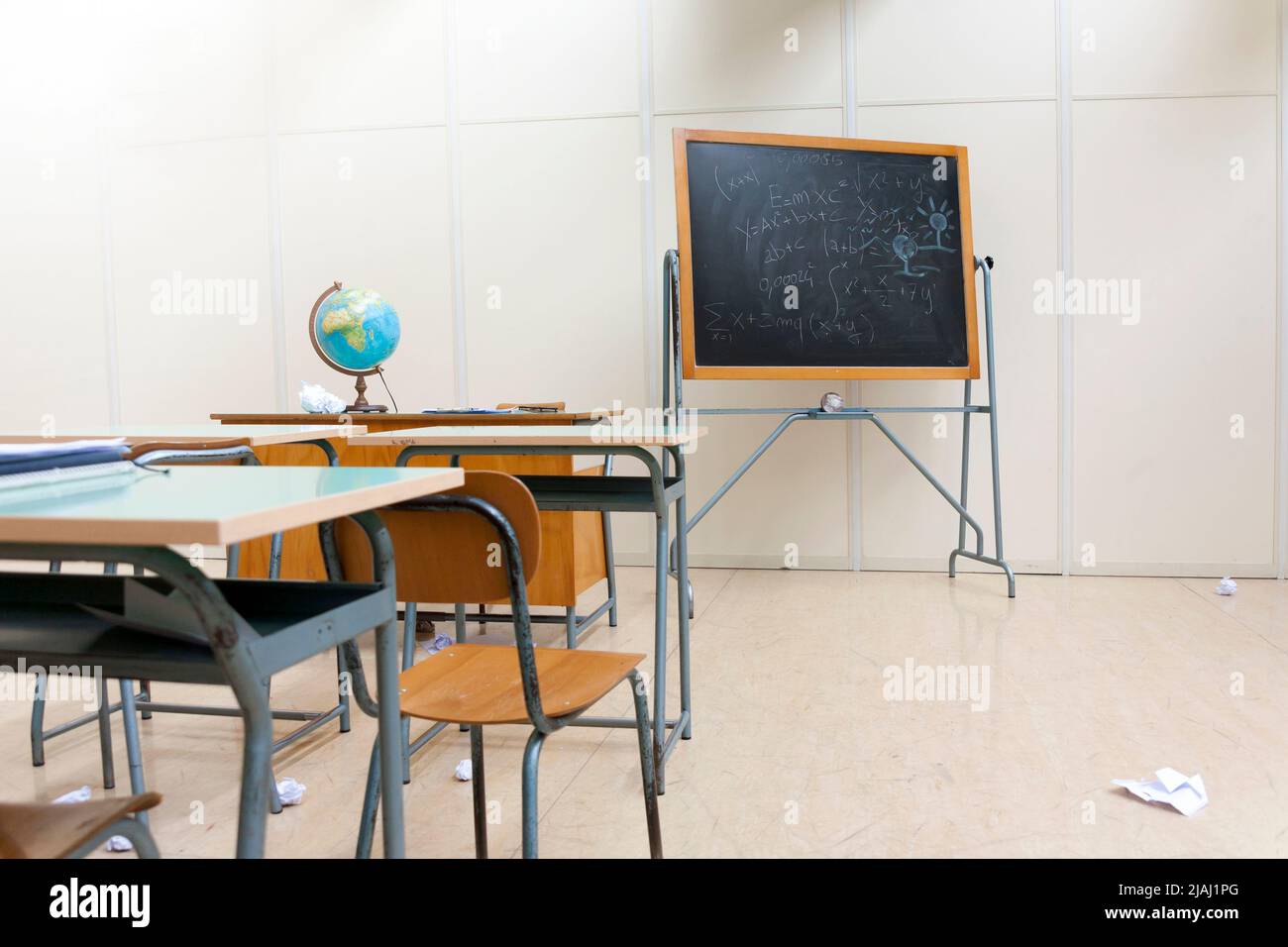 Schoolroom interior desks blackboard hi-res stock photography and ...