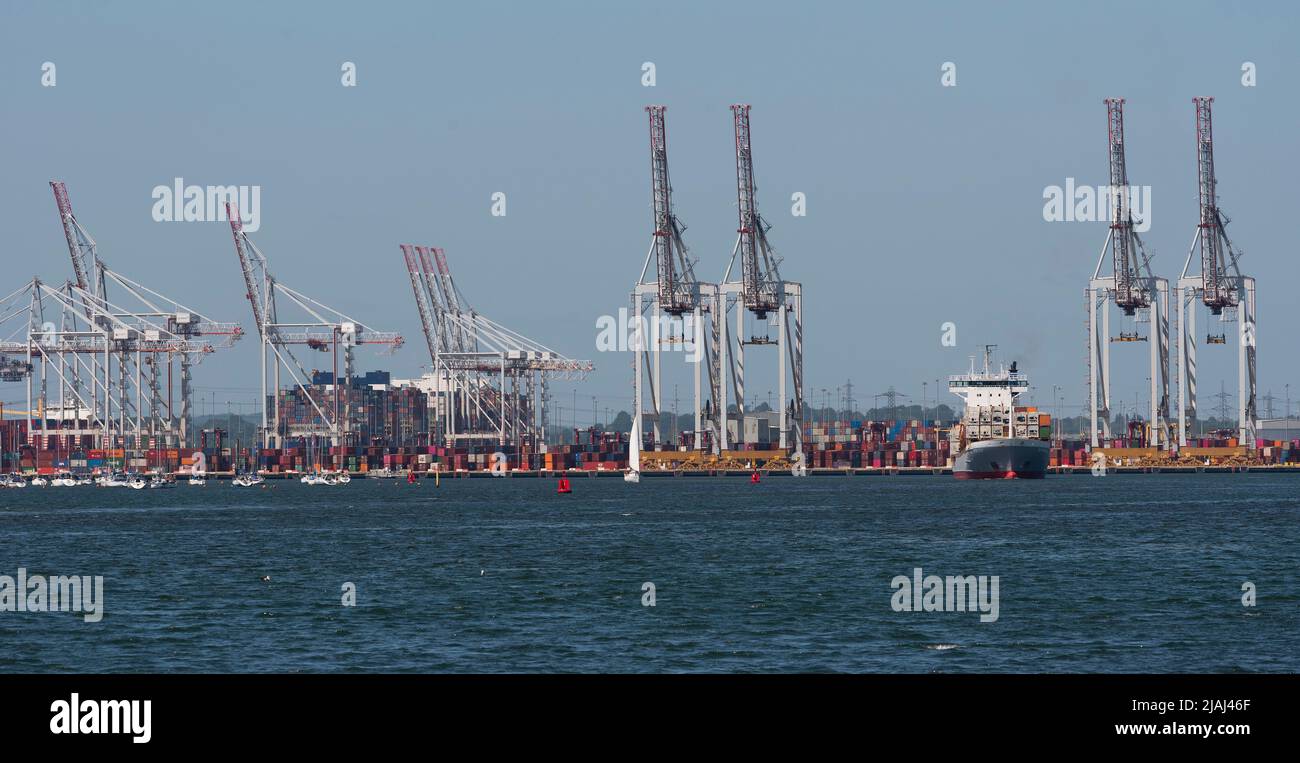 Southampton, England, UK. 2022. View of cranes and shipping at DP World ...