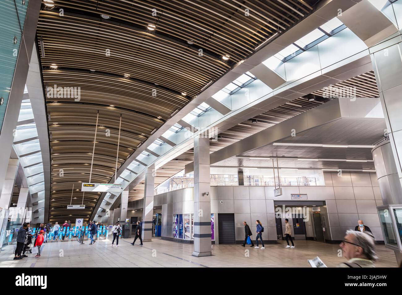 Elizabeth line station hi-res stock photography and images - Alamy