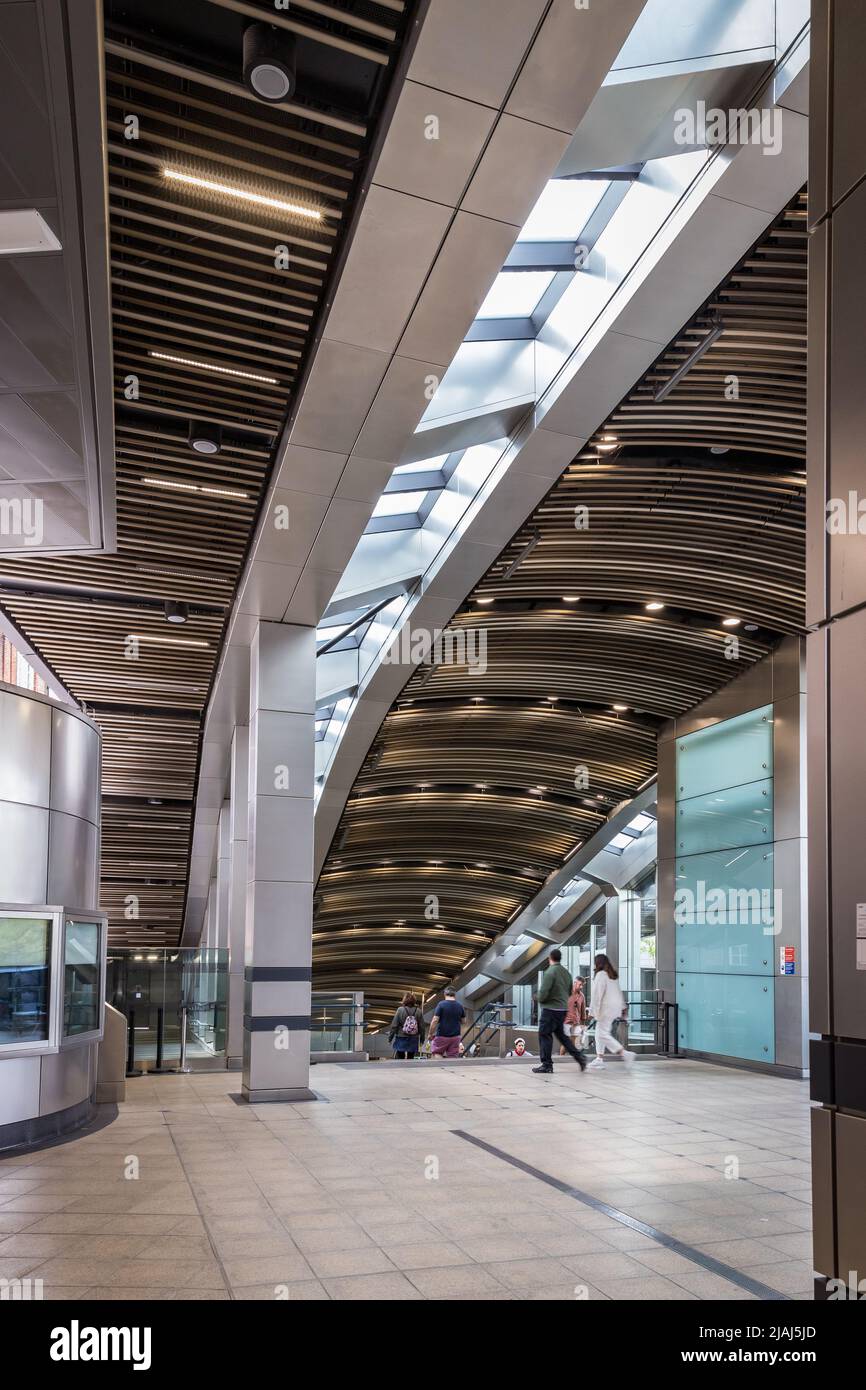Elizabeth line station hi-res stock photography and images - Alamy