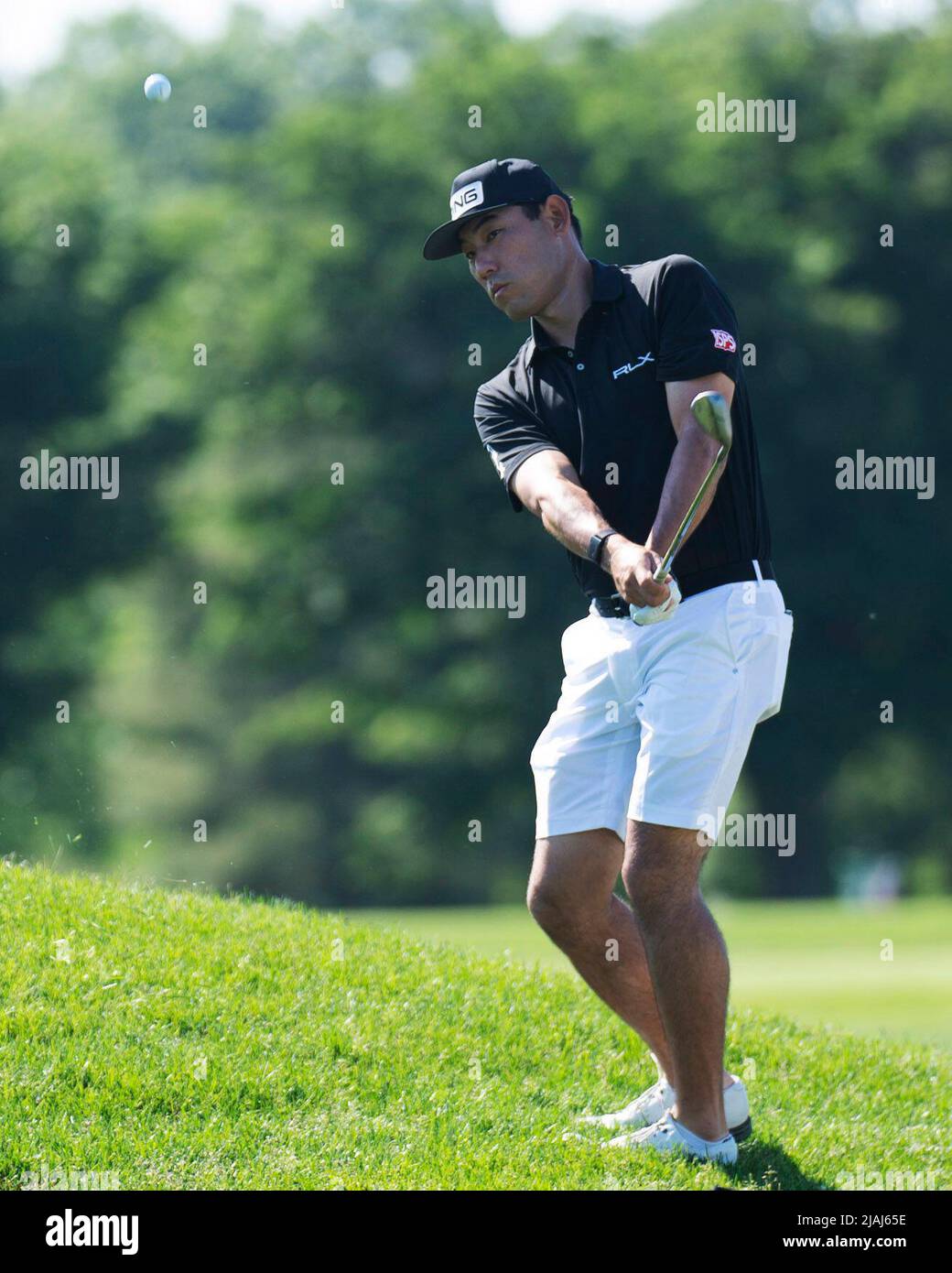 Dublin, Ohio, USA. 30th May, 2020. Chan Kim (USA) practices chipping ...