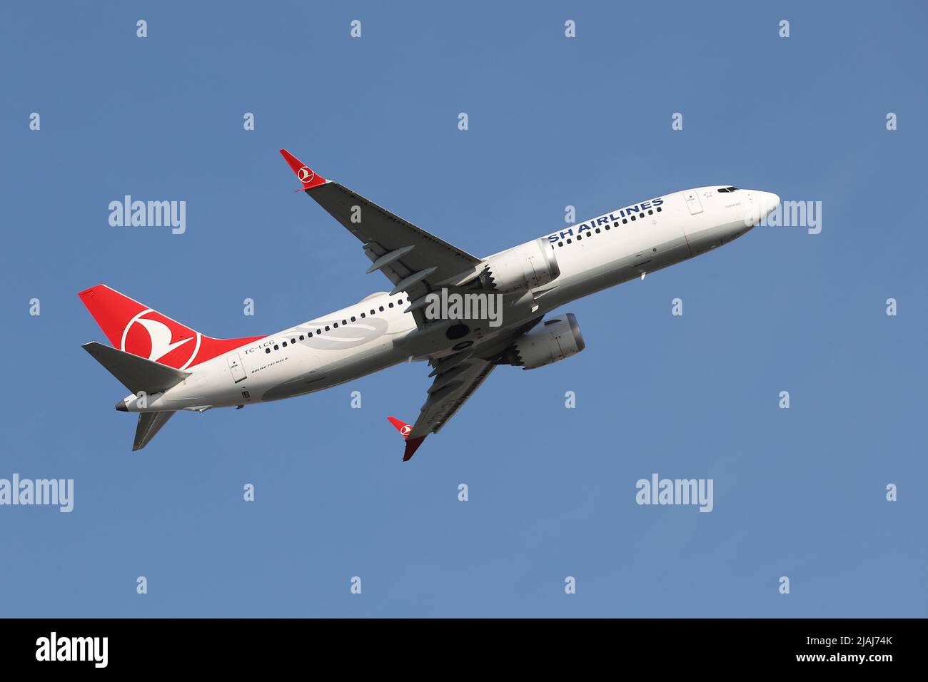 ISTANBUL, TURKEY - OCTOBER 16, 2021: Turkish Airlines Boeing 737-8MAX ...