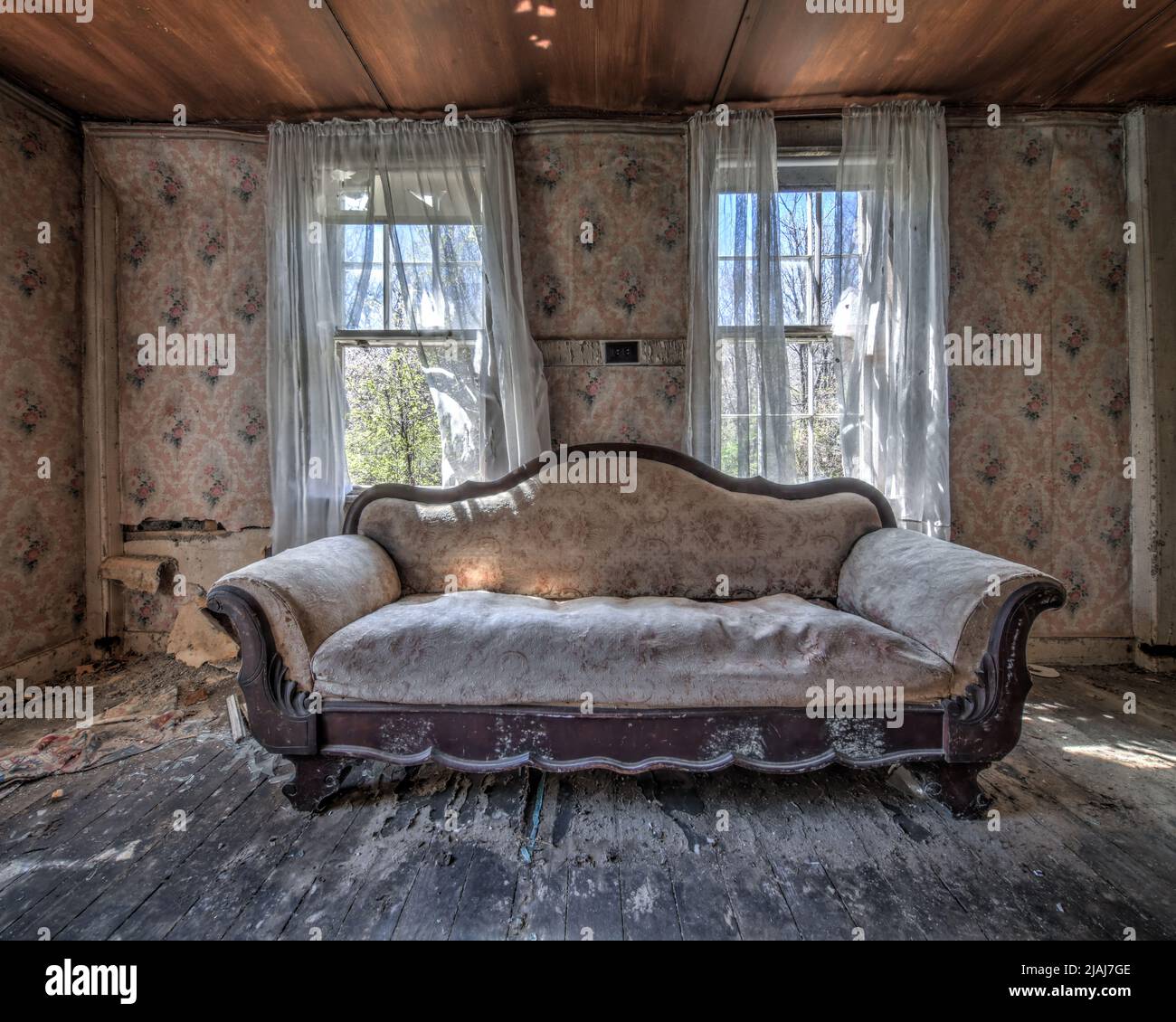 abandoned house decay Stock Photo - Alamy