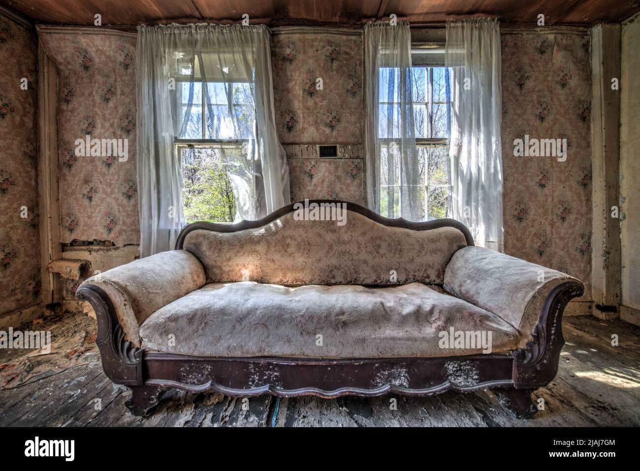 abandoned house decay Stock Photo - Alamy