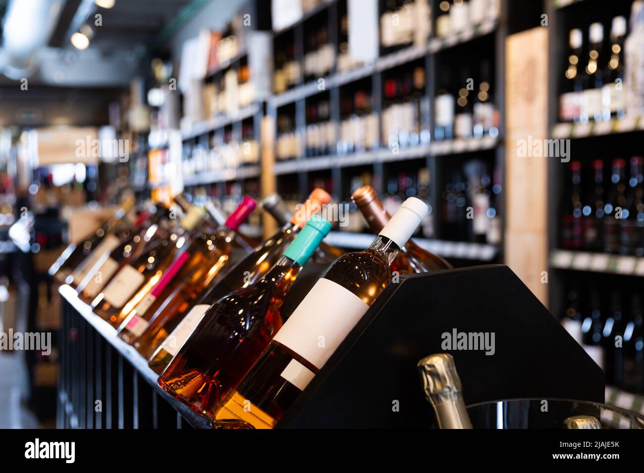 Bodega store interior hi-res stock photography and images - Alamy