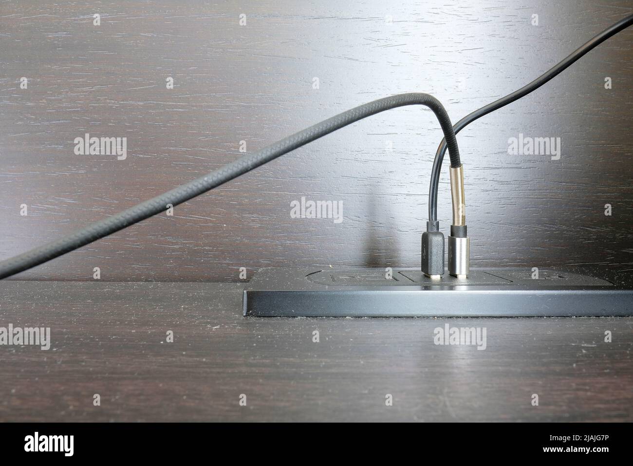 Iphones and charger hi-res stock photography and images - Alamy