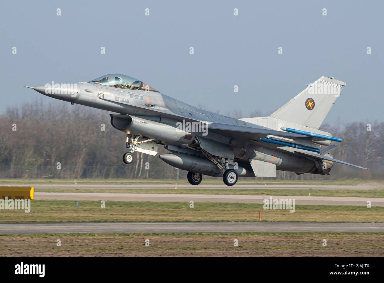 A Royal Netherlands Air Force F-16 Fighting Falcon fighter jet landing ...