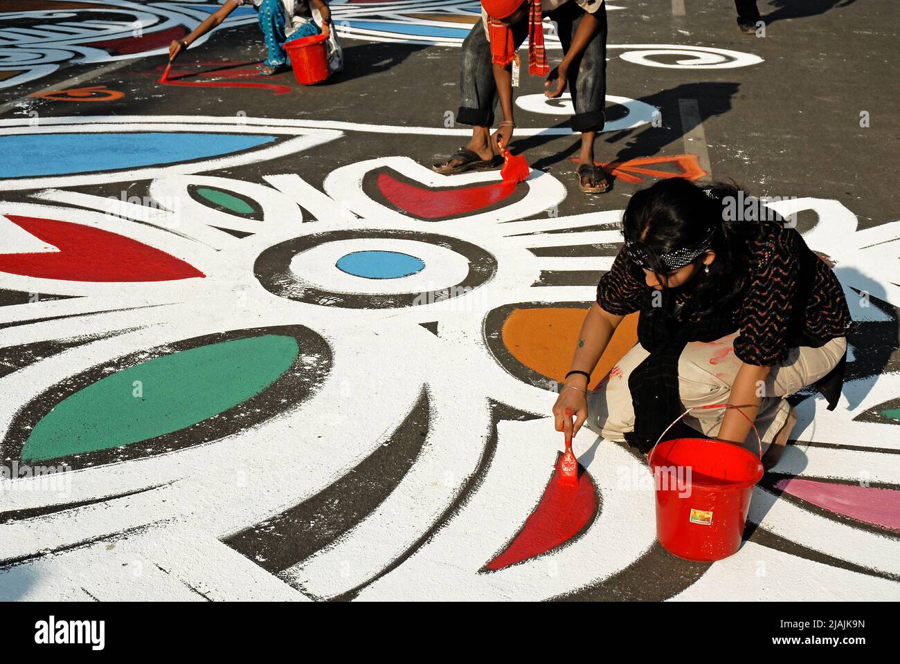 Students of the Institute of Fine Arts paint alpona (color designs) on ...
