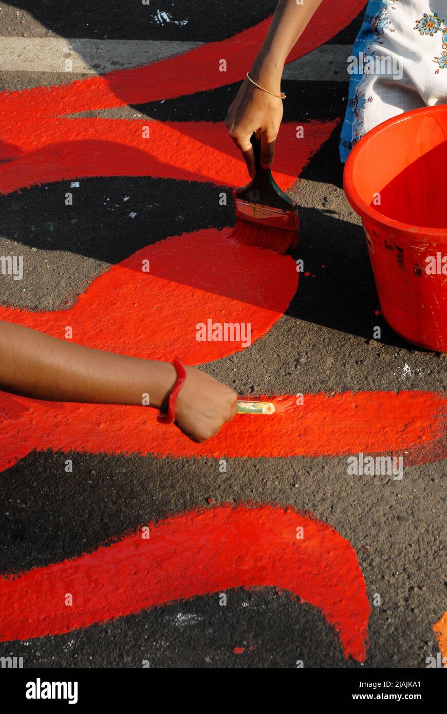 Students of the Institute of Fine Arts paint alpona (color designs) on ...