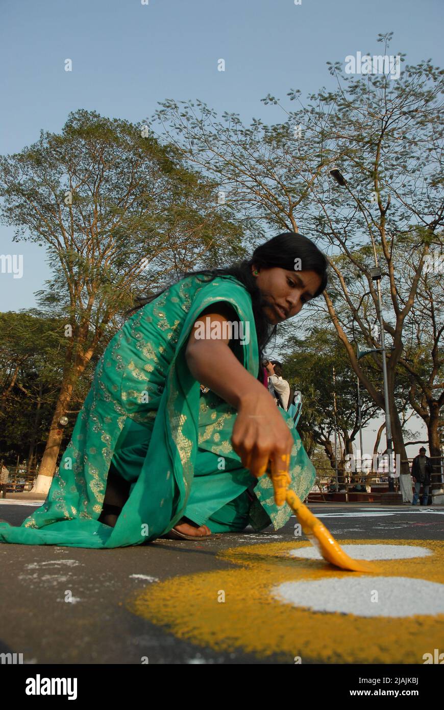 Students of the Institute of Fine Arts paint alpona (color designs) on ...