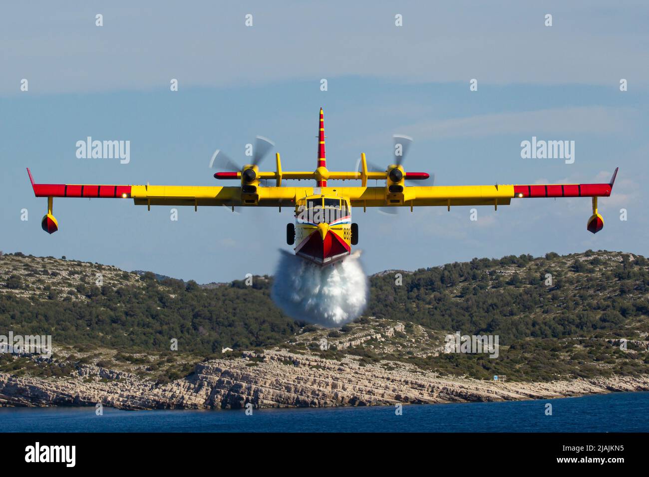 Amphibious firefighting aircraft canadair cl 415 bombardier 415 hi-res ...