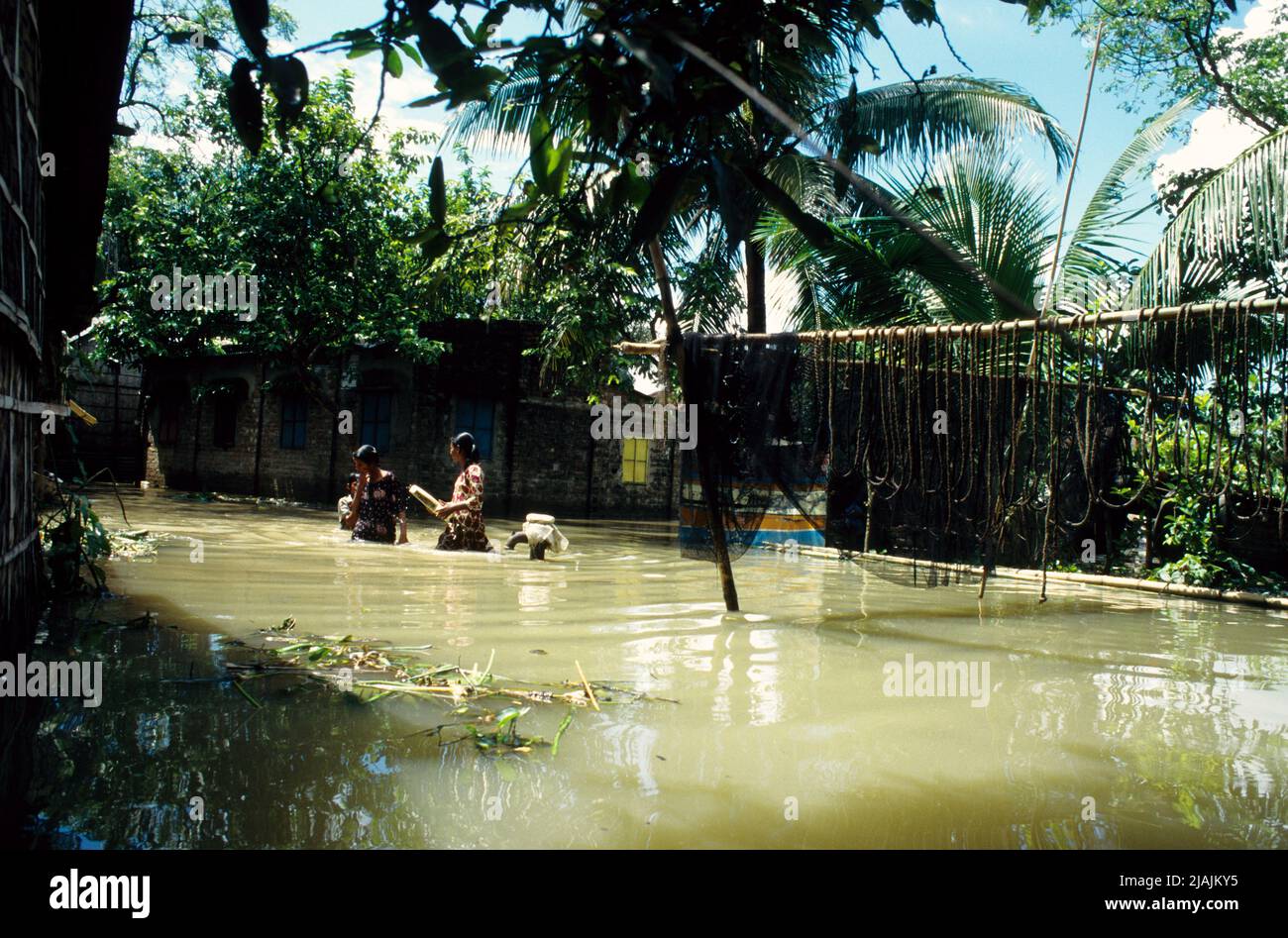 Flood victim women hi-res stock photography and images - Alamy