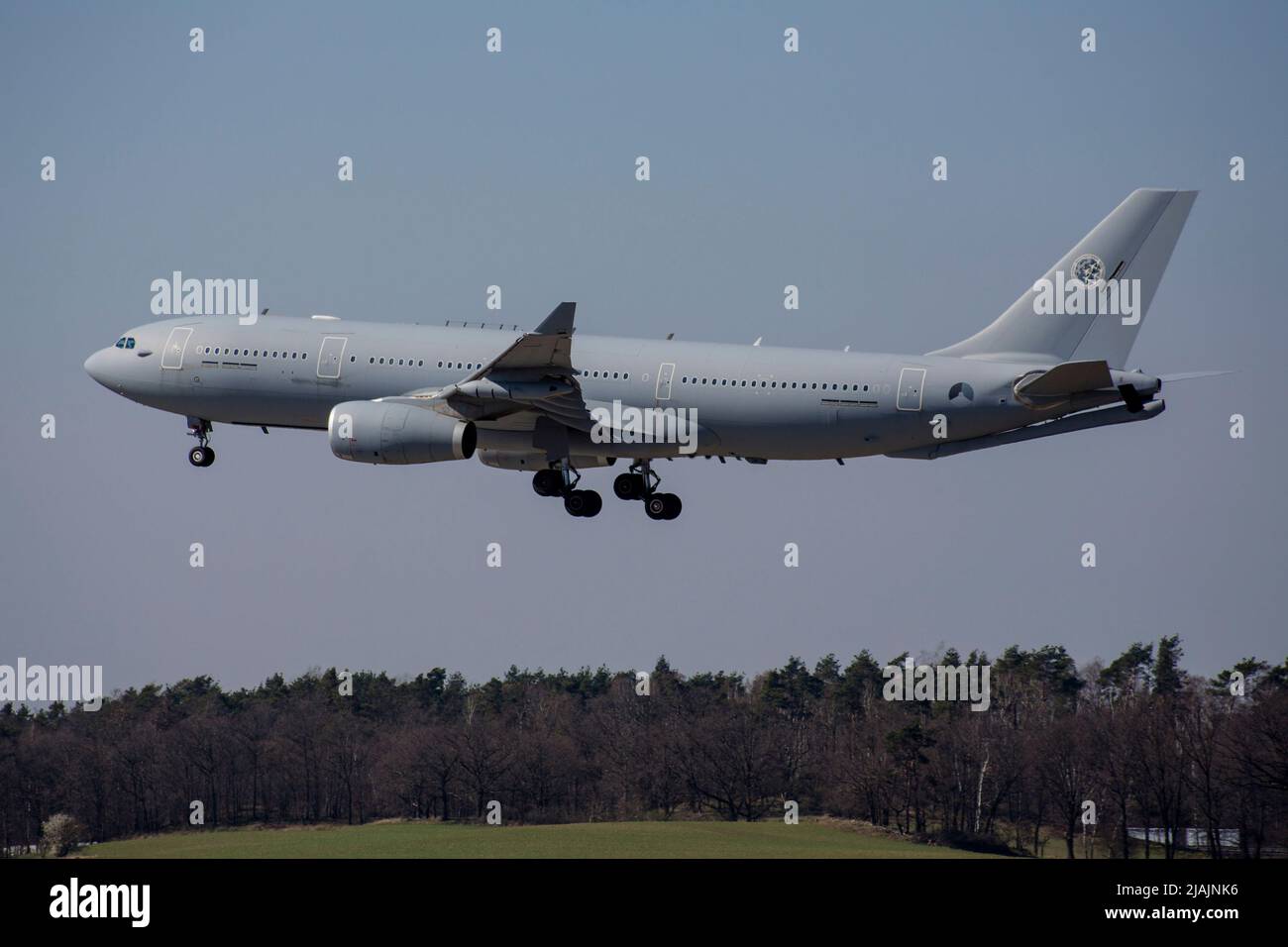 Tanker plane hi-res stock photography and images - Alamy