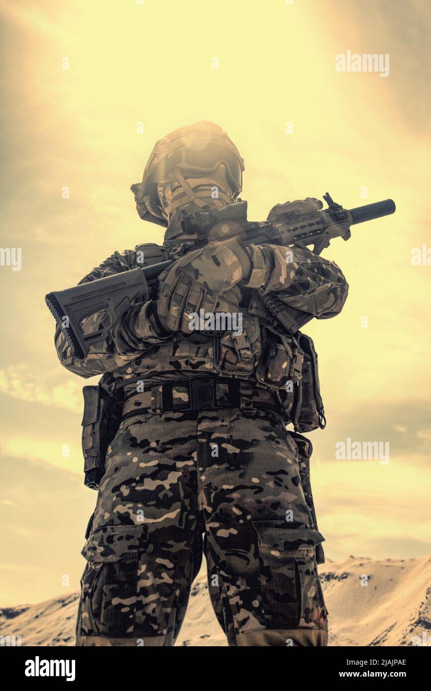 Soldier in U.S. Army uniform, helmet, mask and glasses standing with ...