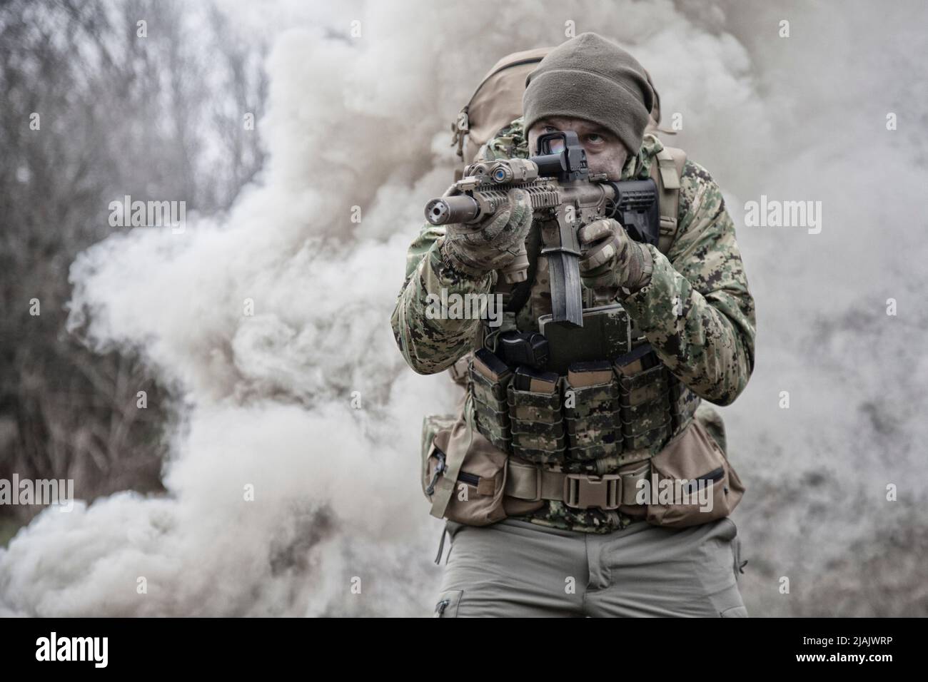 Smoke screen hi-res stock photography and images - Alamy